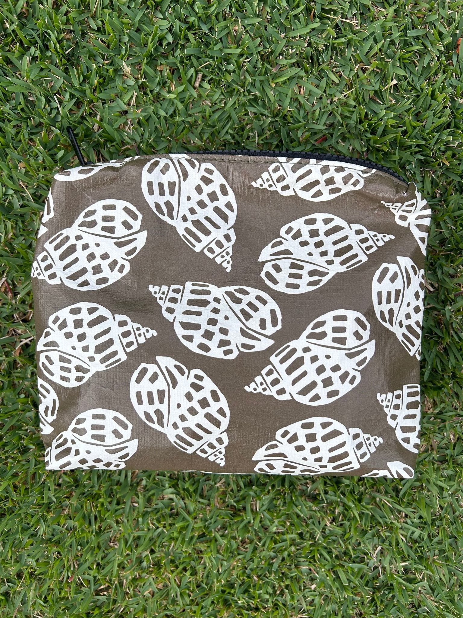 Shells Pint pouch – The Salty Babe
